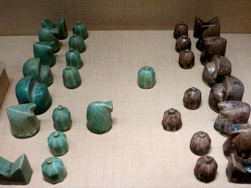 5 giochi da tavolo antichi che si giocano ancora oggi - Justnerd.it