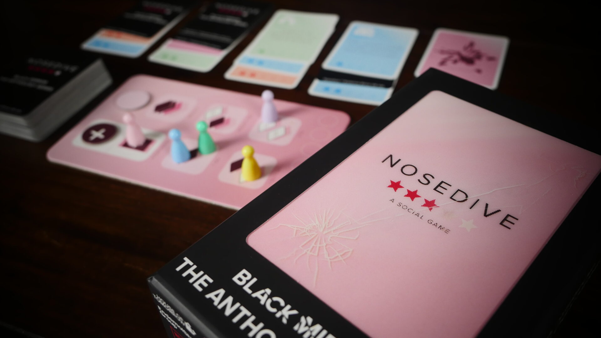 Black Mirror Nosedive: il gioco da tavolo dove ci giocheremo la nostra ...