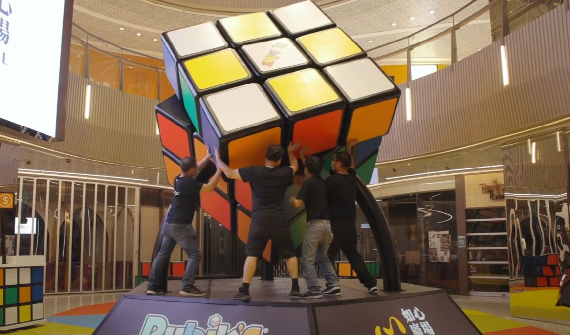 Guinness World Record: ecco il più grande Cubo di Rubik al mondo ...